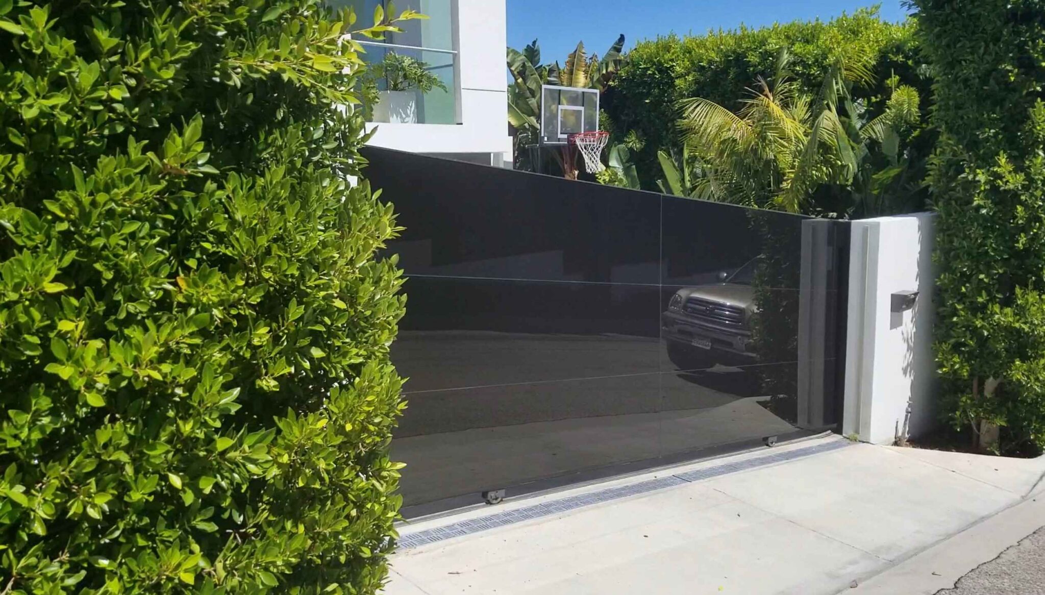 Black Mirror Gates - www.ironguys.com