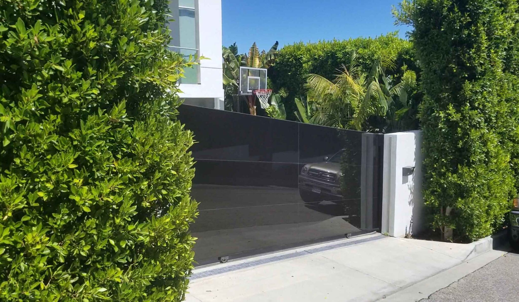 Black Mirror Gates - www.ironguys.com