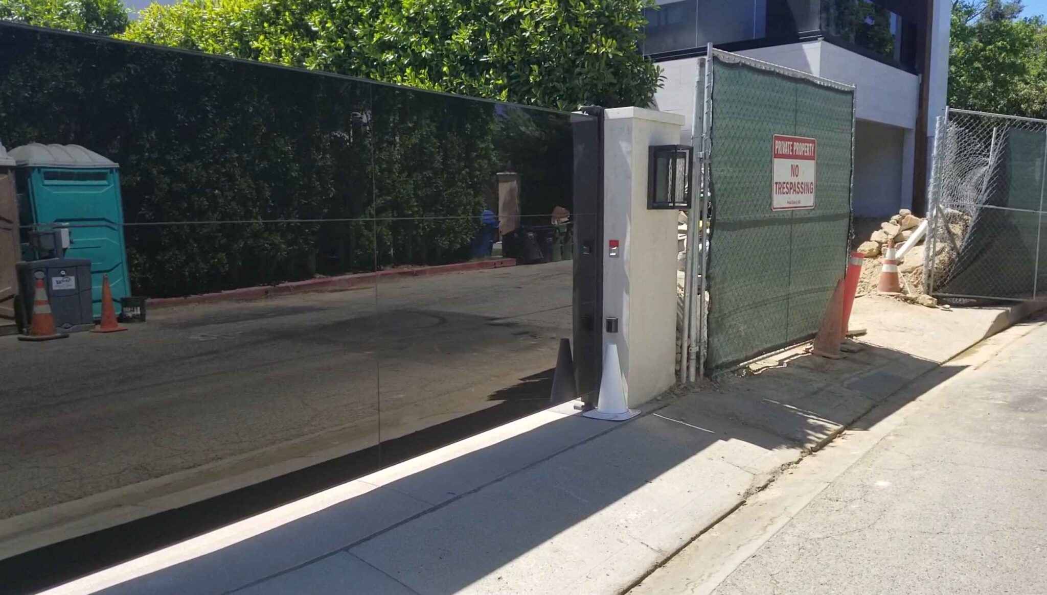 Black Mirror Gates - www.ironguys.com