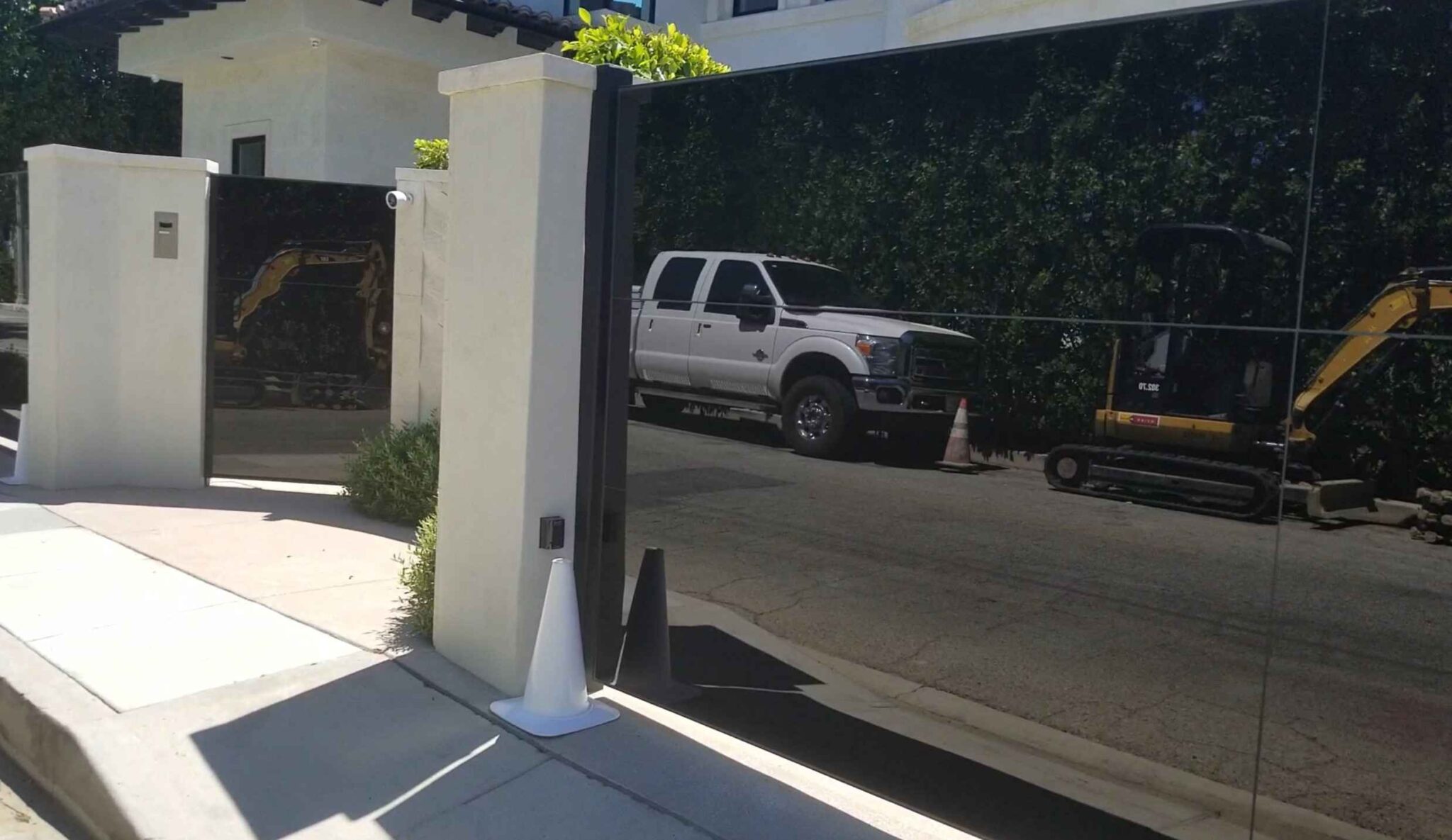 Black Mirror Gates - www.ironguys.com