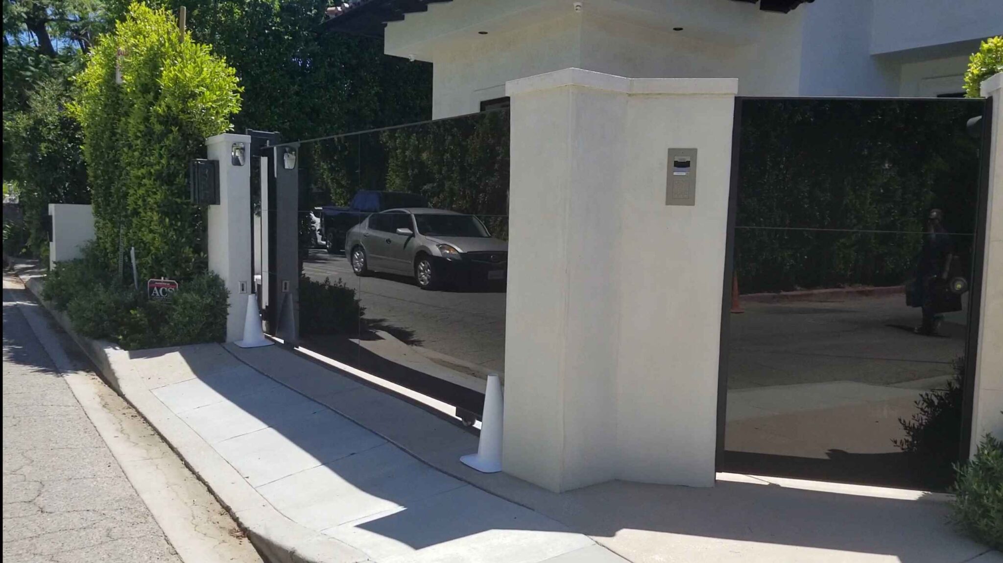 Black Mirror Gates - www.ironguys.com