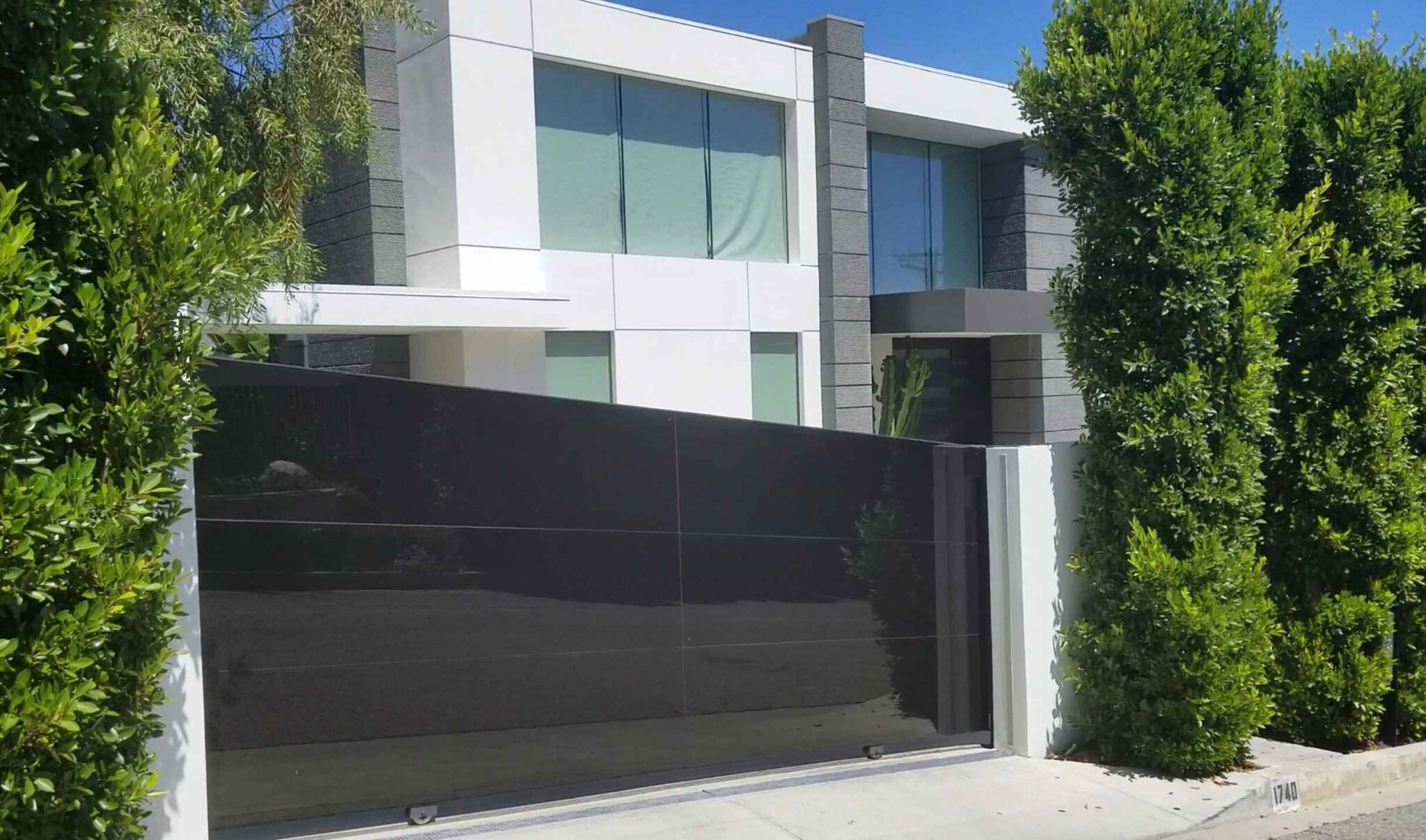 Black Mirror Gates - www.ironguys.com