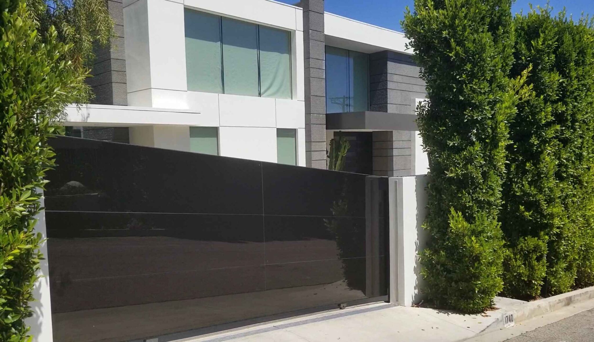 Black Mirror Gates - www.ironguys.com