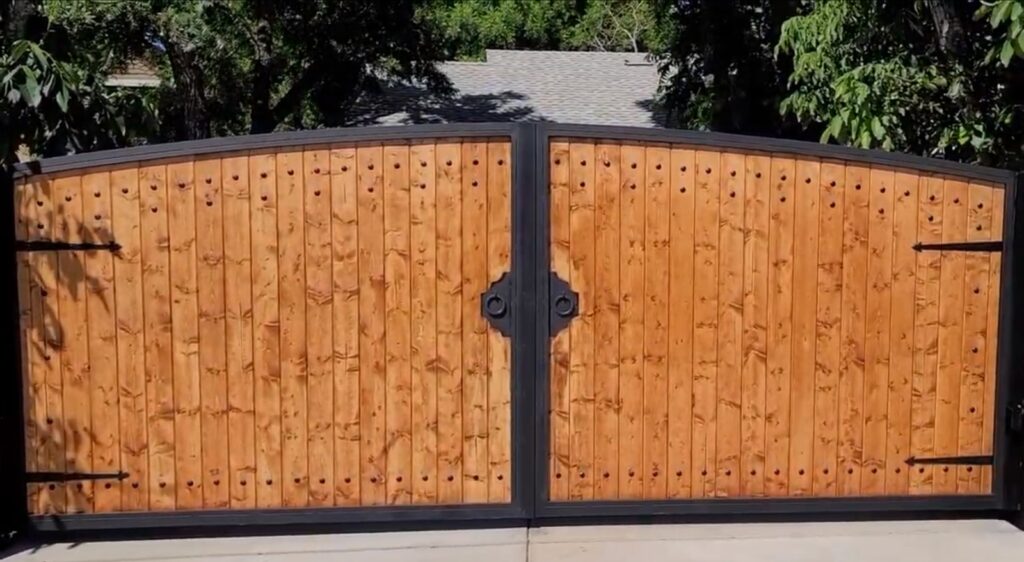 Iron fences, automatic gates and intercoms - www.ironguys.com